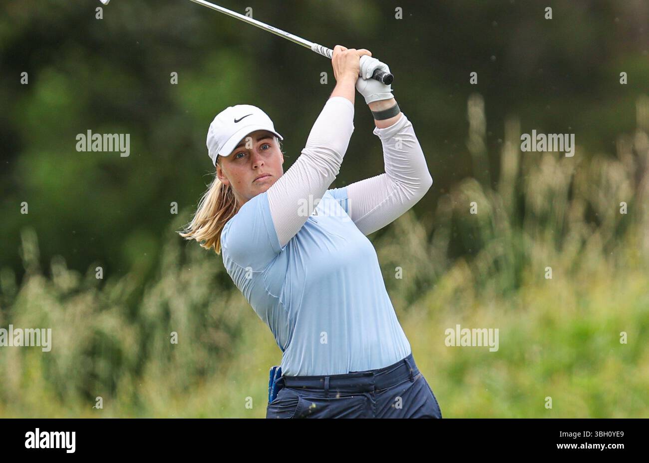 Galloway, NJ, USA. 06th June, 2025. Maja Stark watches her tee shot on ...