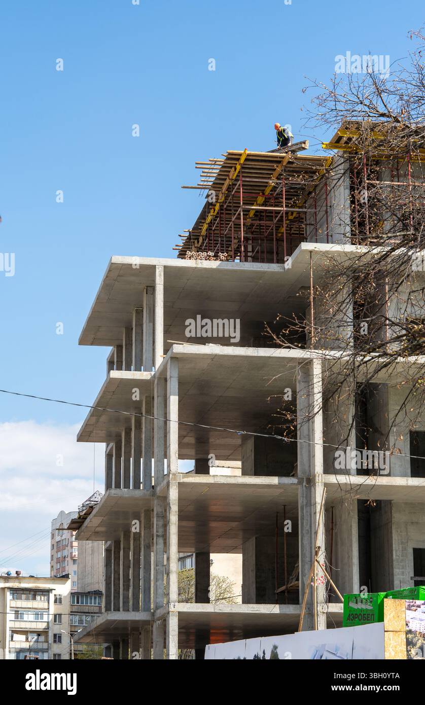 Construction of a monolithic house Stock Photo - Alamy