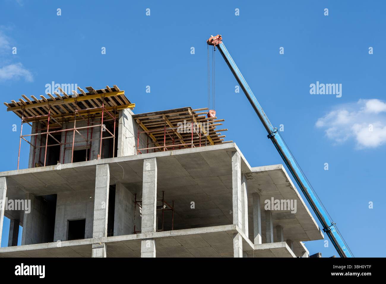 Construction of a monolithic house Stock Photo - Alamy