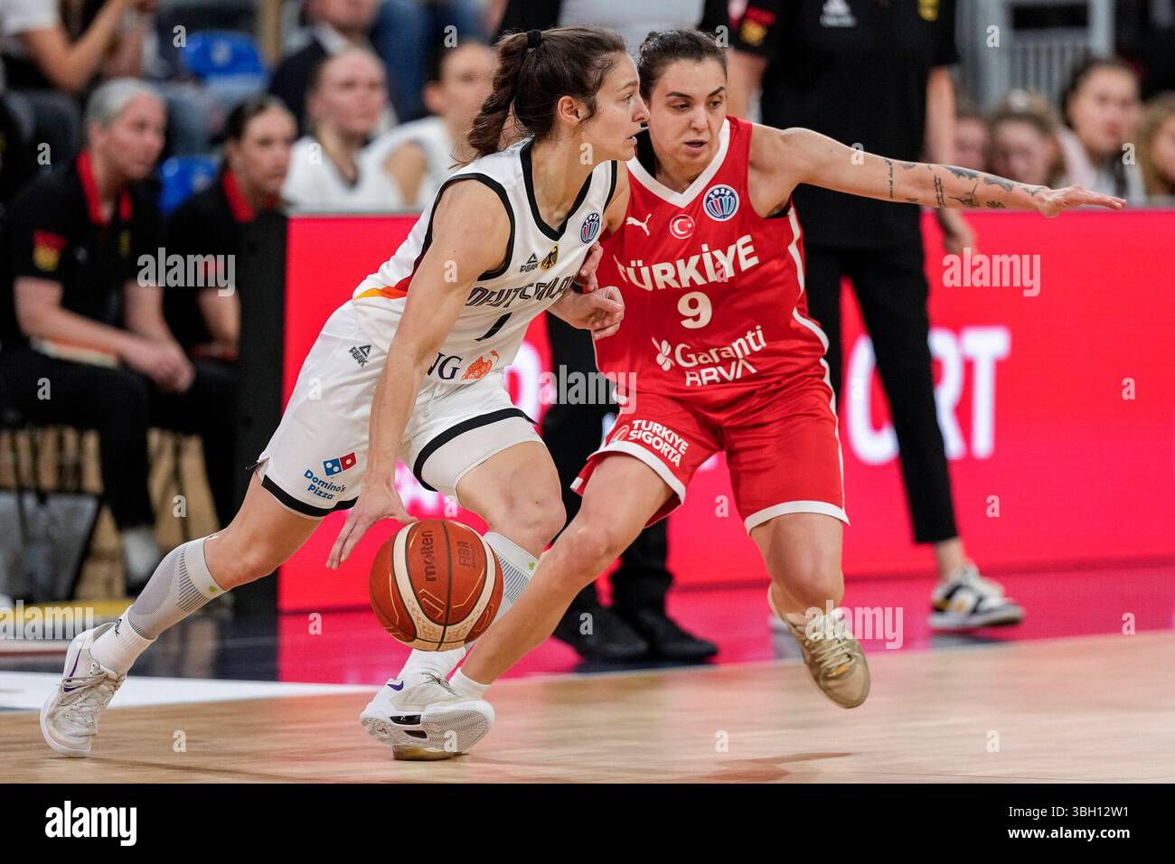 Heidelberg, Deutschland. 06th June, 2025. v.li.: Jennifer Crowder (DBB ...