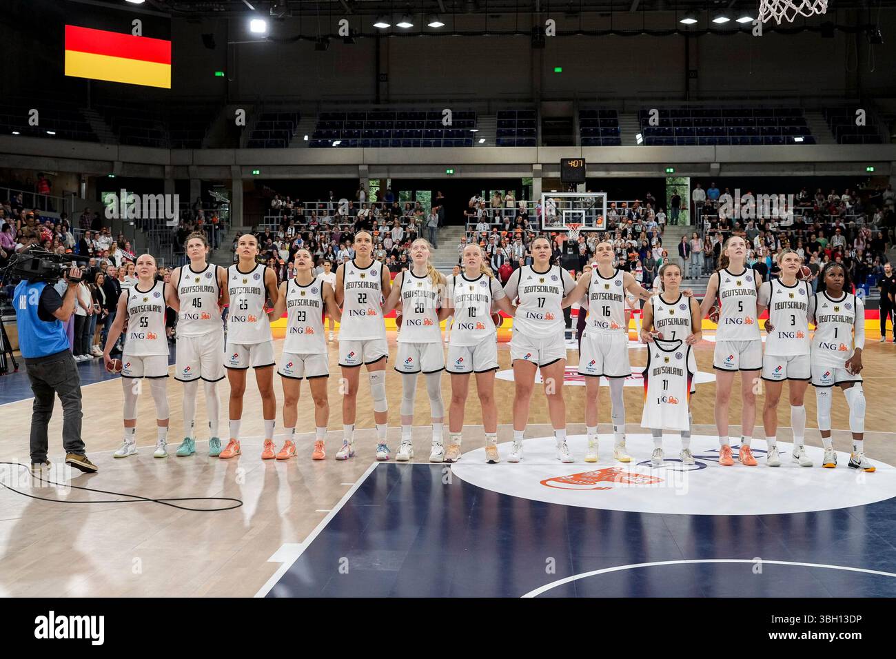 v.li.: Jessika Schiffer (DBB, 55), Romy Bär (DBB, 46), Clara Bielefeld ...