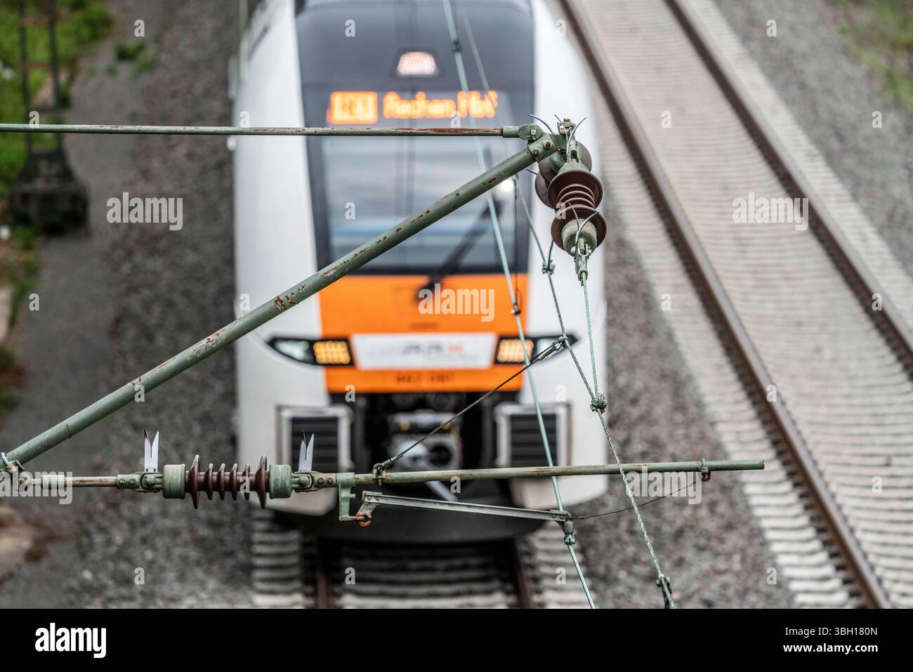 Bahnstrom, Oberleitung, Detail, Verspannung der stromführenden ...