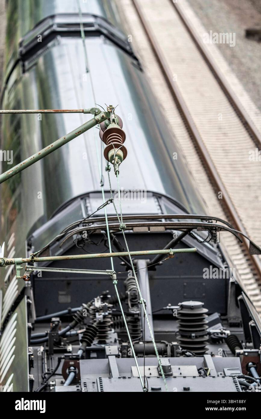Bahnstrom, Oberleitung, Detail, Verspannung der stromführenden ...