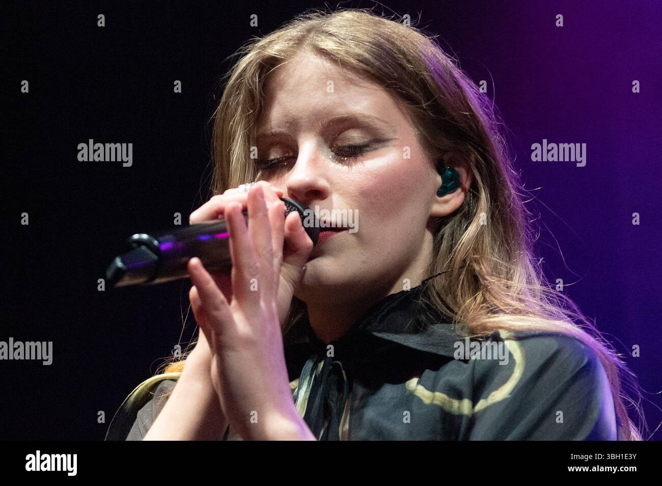 London, UK. 06 Jun 2025. English singer-songwriter Paris Paloma ...