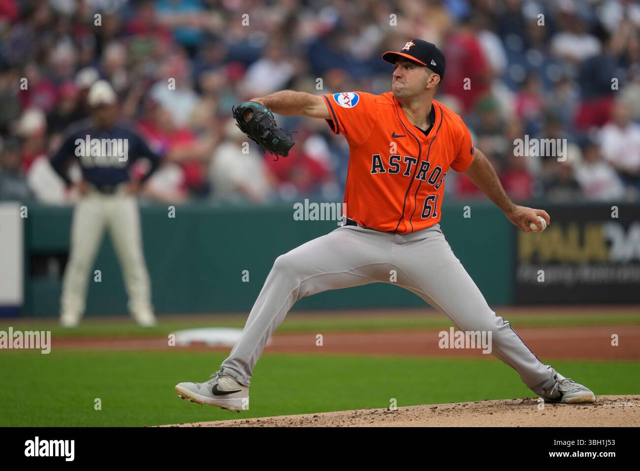 Houston Astros' Colton Gordon pitches in the first inning of a baseball ...