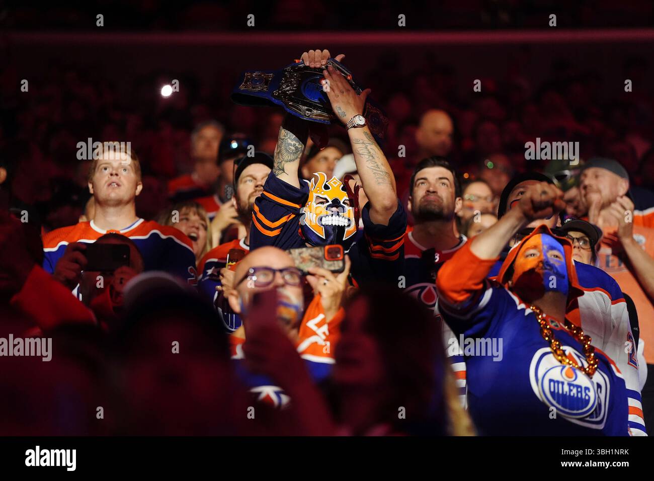Fans cheer prior to the first period in Game 2 of the NHL Stanley Cup ...