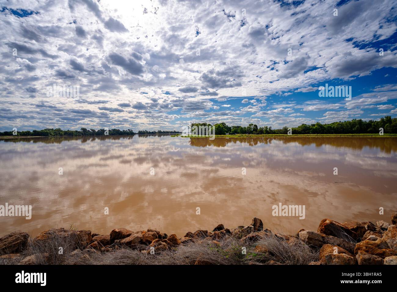 Beardmore dam in St George, QLD, Australia Stock Photo - Alamy