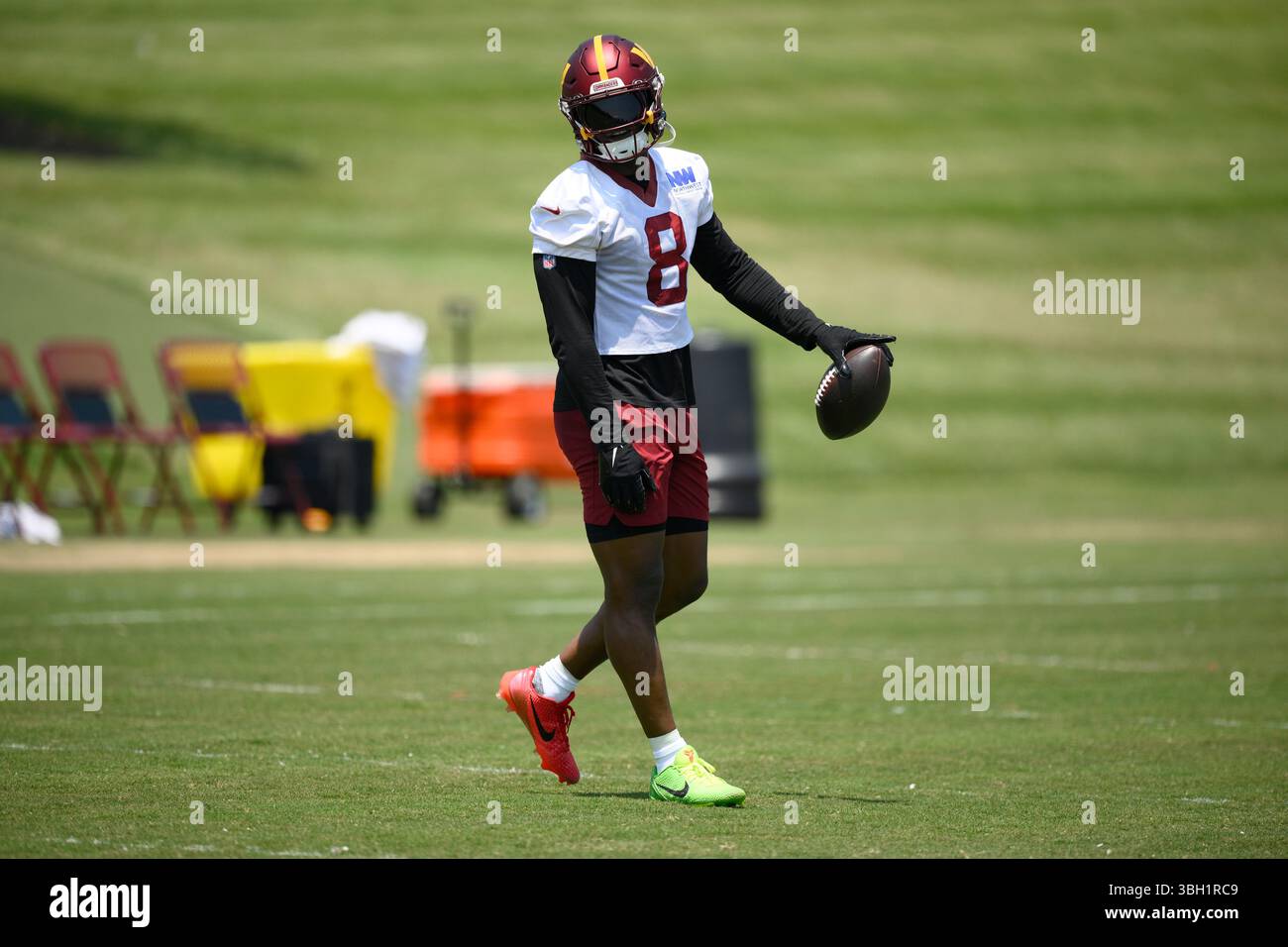 Washington Commanders running back Brian Robinson Jr. (8) works out ...