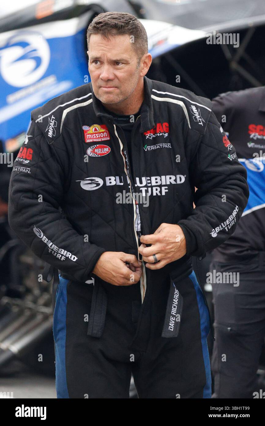 BRISTOL, TN - JUNE 06: Dave Richards, of Wellington, FL, prepares to ...