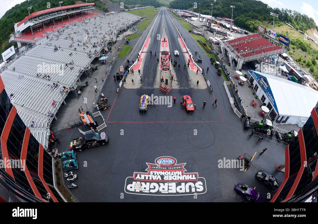 BRISTOL, TN - JUNE 06: Race cars line up behind the water box at the ...
