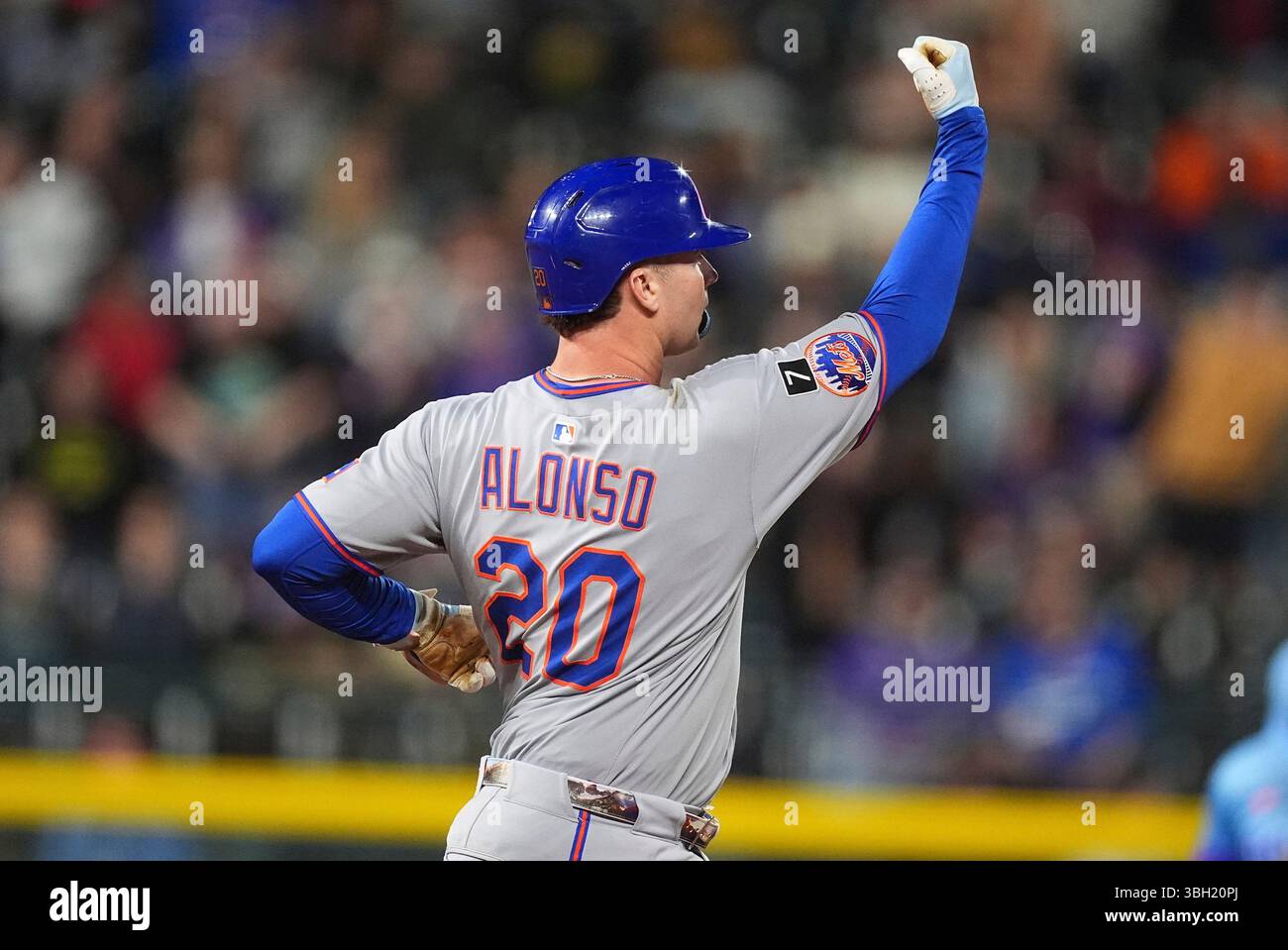 New York Mets' Pete Alonso gestures to the bullpen after reaching ...