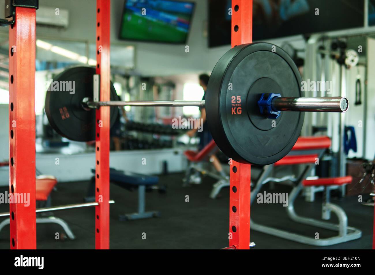 Circular barbell hi-res stock photography and images - Alamy