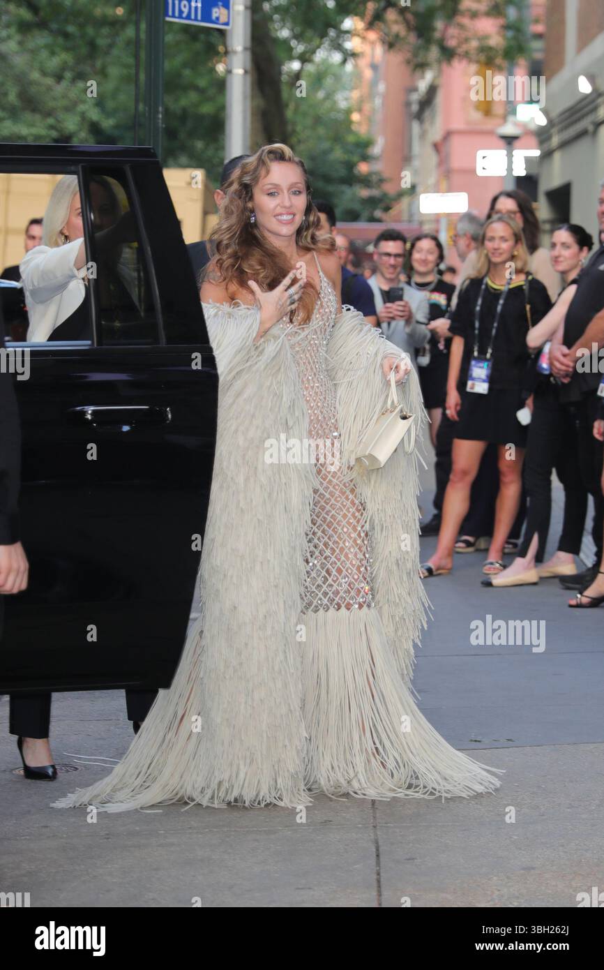 NEW YORK, NEW YORK - JUNE 06: Miley Cyrus is seen arriving to the world ...