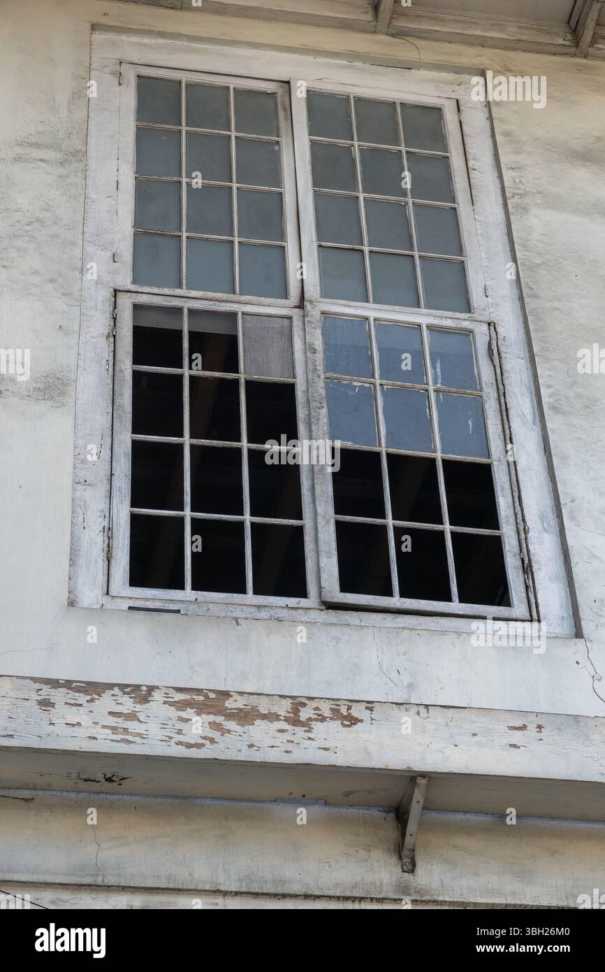 Portal style windows hi-res stock photography and images - Alamy