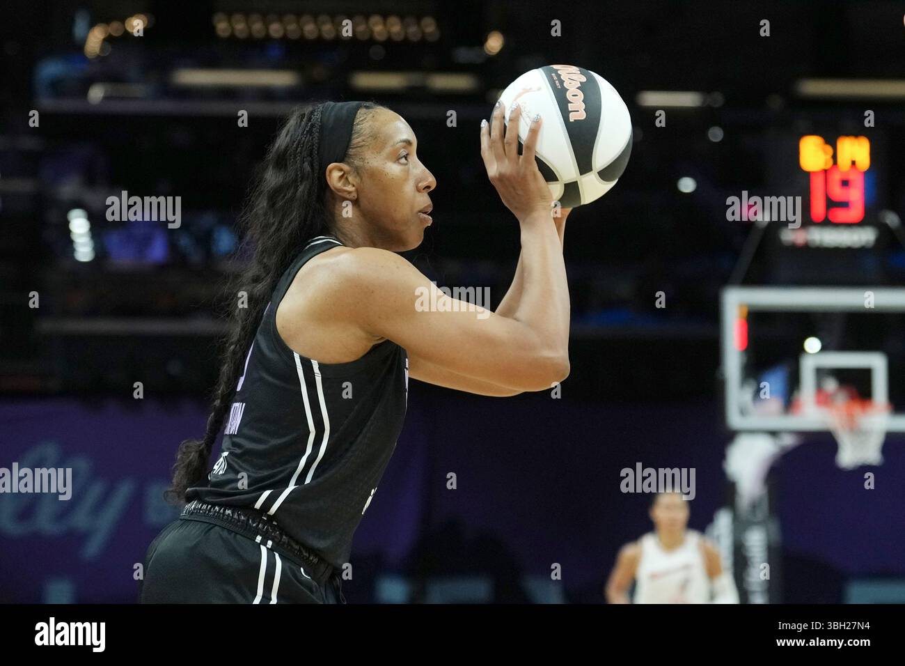 Golden State Valkyries forward Kayla Thornton gets ready to make a shot ...