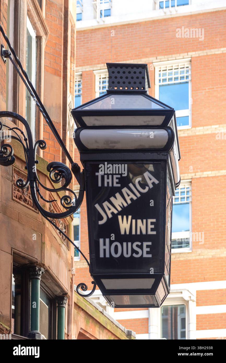 Victorian pub hi-res stock photography and images - Alamy
