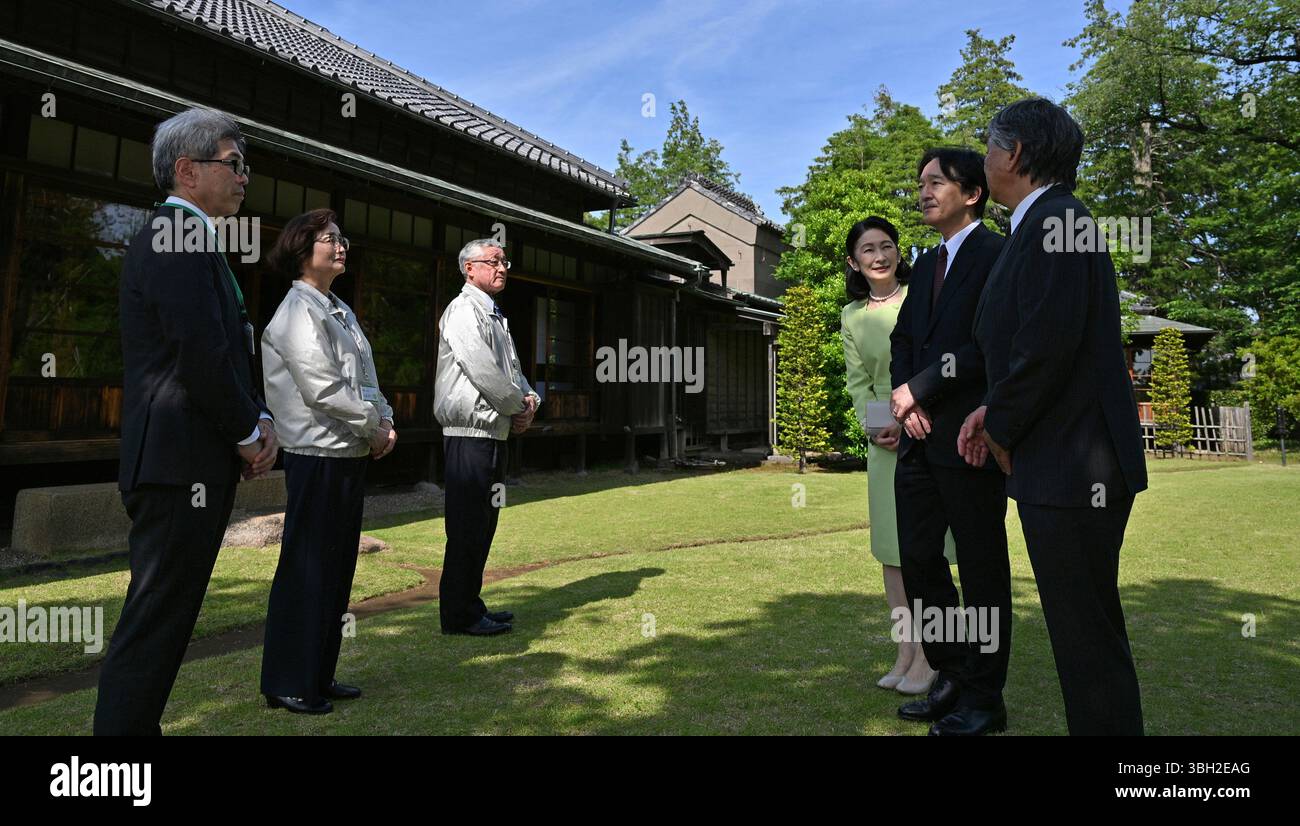Japanese Crown Prince Akishino and Crown Princess Kiko speak to ...
