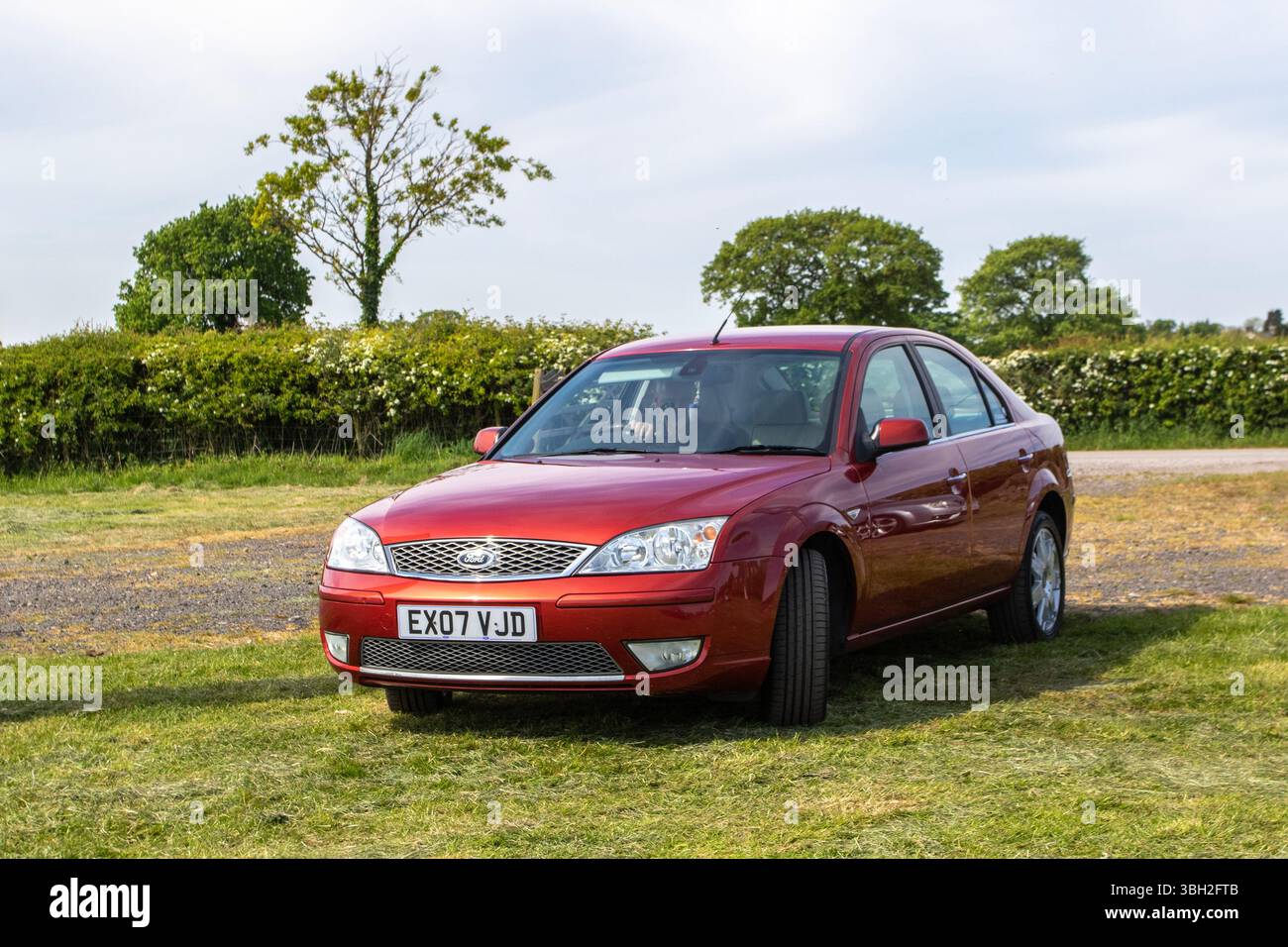 Ford mondeo ghia x hi-res stock photography and images - Alamy