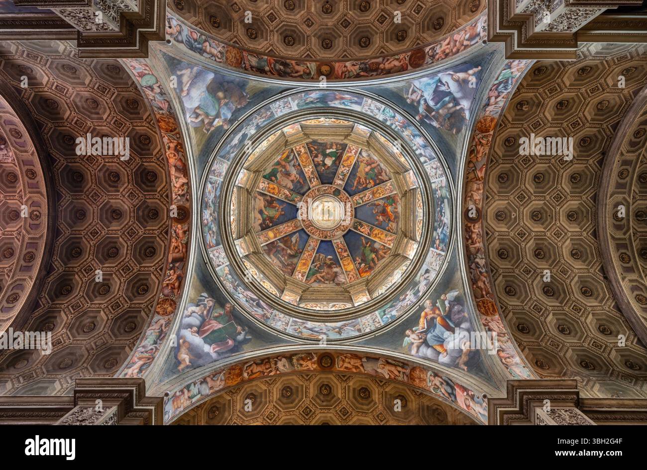 Piacenza - The cupola with the frescoes of prophets and sybilas and ...