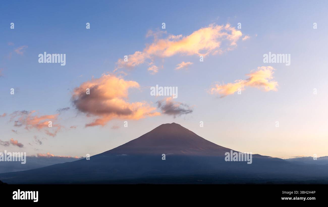 Perfect reflection mount fuji hi-res stock photography and images - Alamy