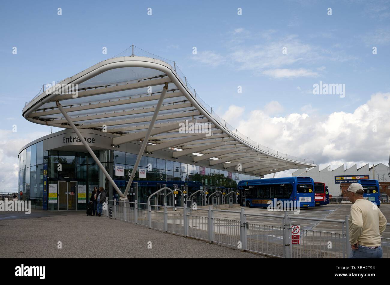 Electric busses portsmouth hi-res stock photography and images - Alamy