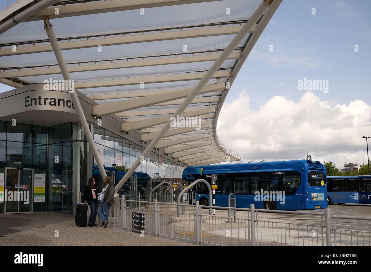 Station public space hi-res stock photography and images - Alamy