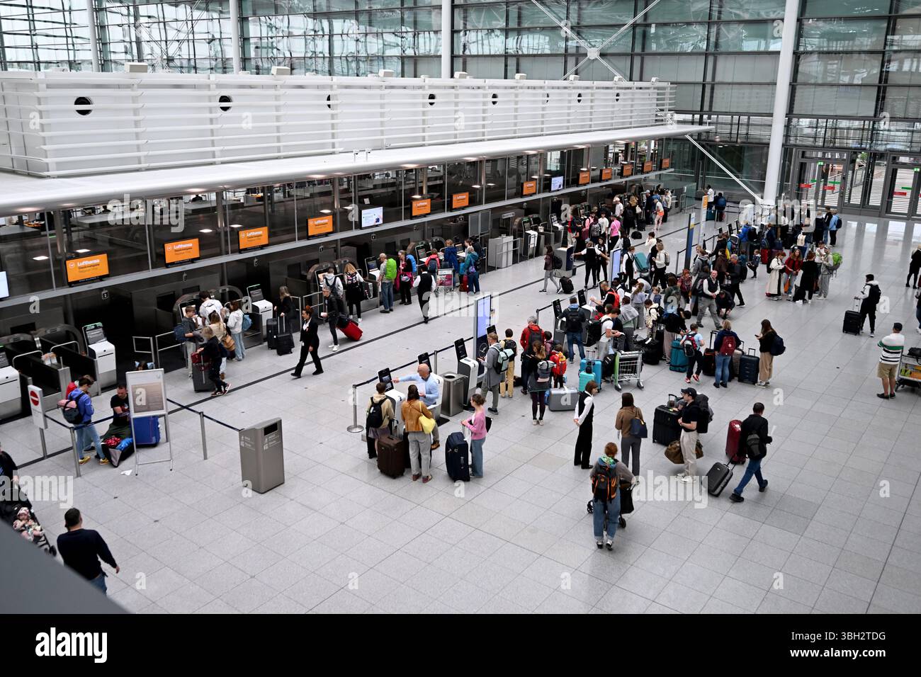 Munich, Germany. 07th June, 2025. Passengers queue at baggage check-in ...