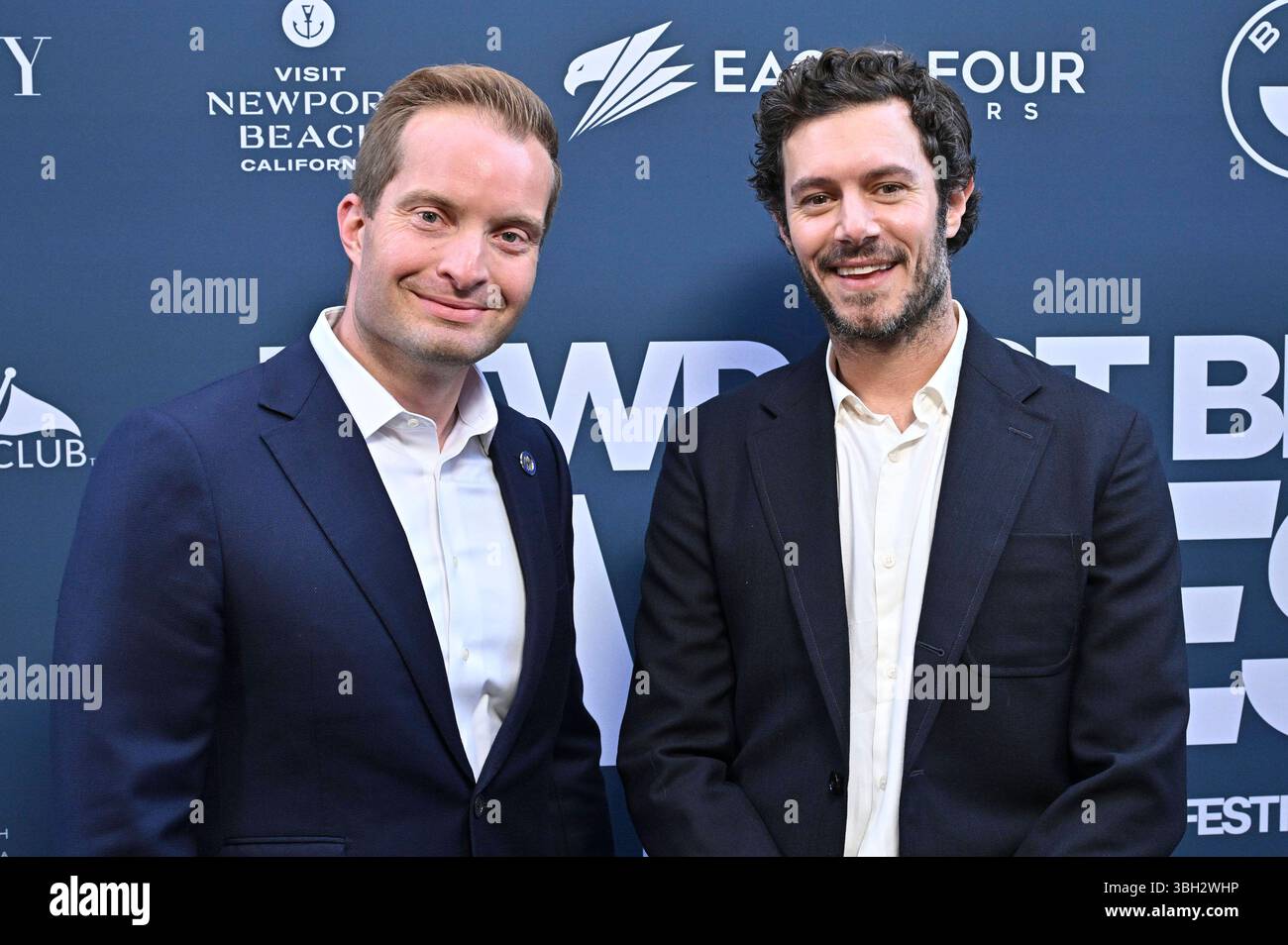 Joe Stapleton und Adam Brody bei der Verleihung des TV Performance of ...