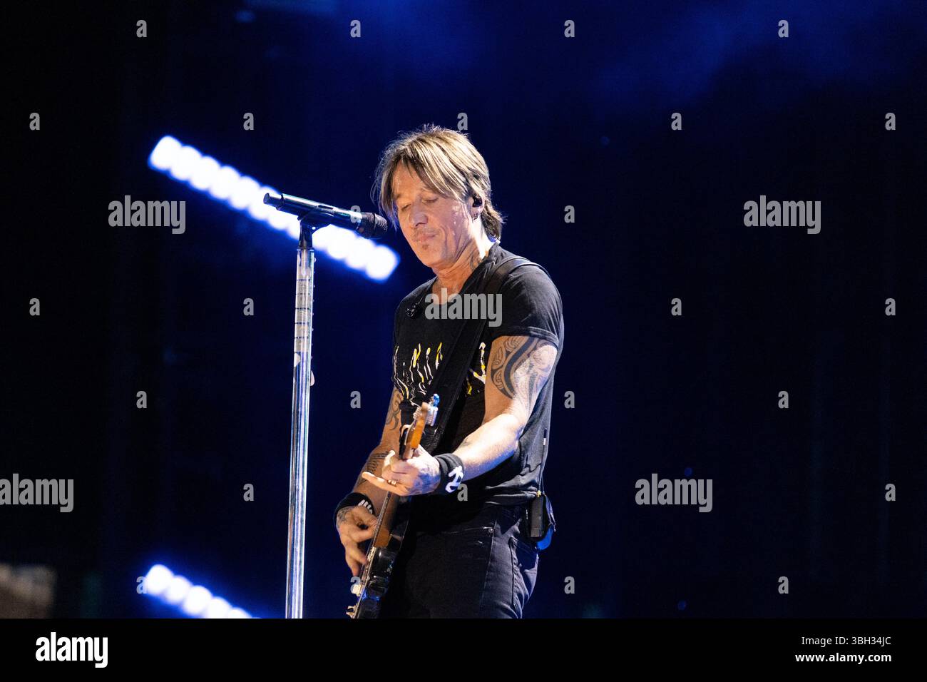 NASHVILLE, TENNESSEE - JUNE 6 , 2025: Country singer Keith Urban ...