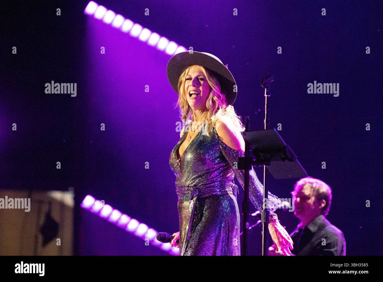 NASHVILLE, TENNESSEE - JUNE 6 , 2025: Country singer Rita Wilson ...