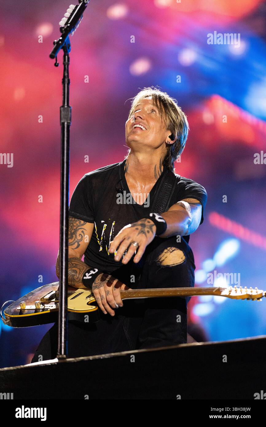 NASHVILLE, TENNESSEE - JUNE 6 , 2025: Country singer Keith Urban ...