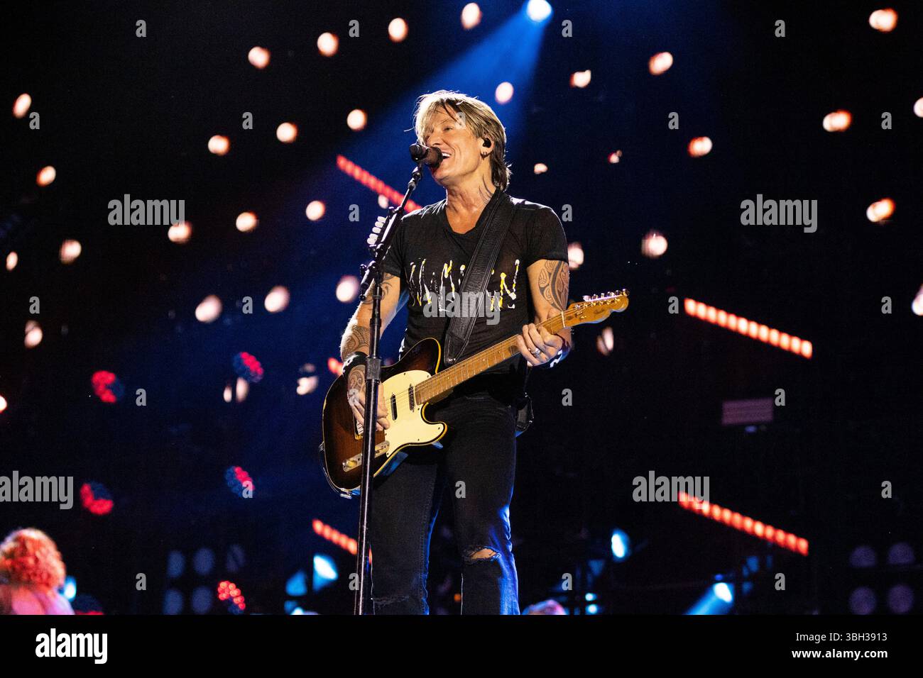 NASHVILLE, TENNESSEE - JUNE 6 , 2025: Country singer Keith Urban ...