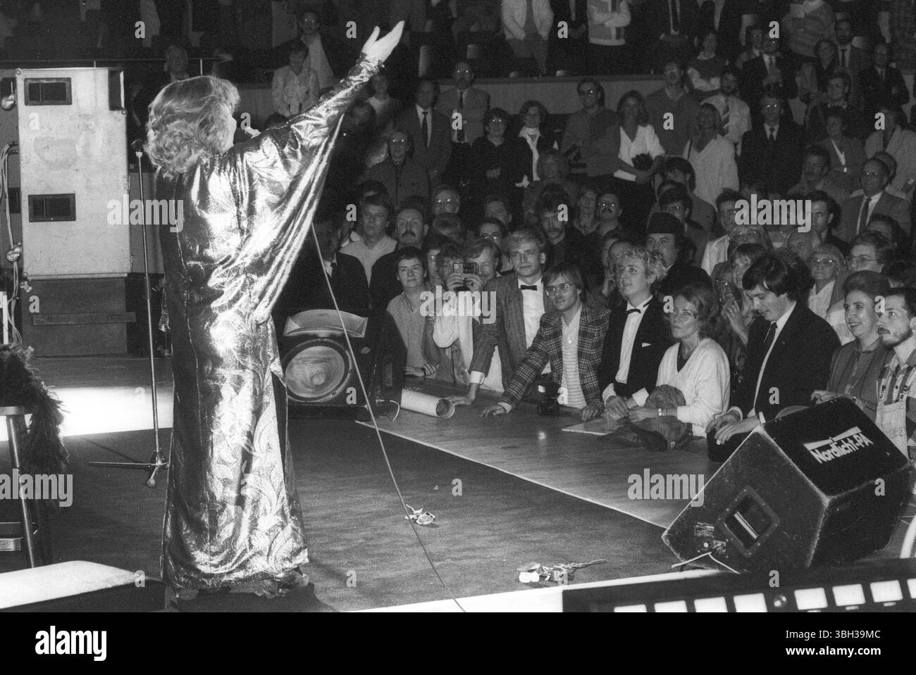 Publikum im theater Black and White Stock Photos & Images - Alamy