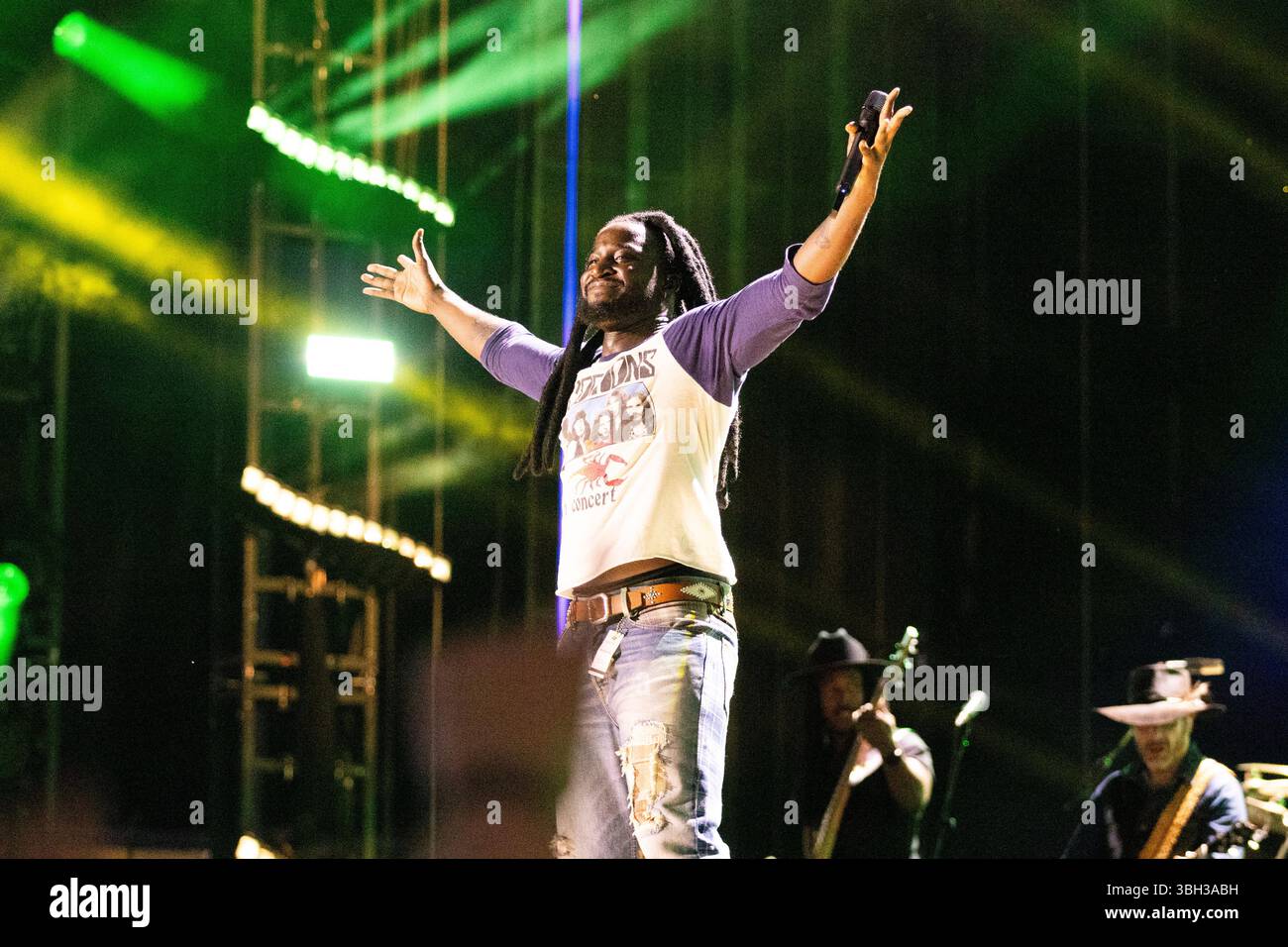 NASHVILLE, TENNESSEE - JUNE 6 , 2025: Country singer Shaboozey performs ...