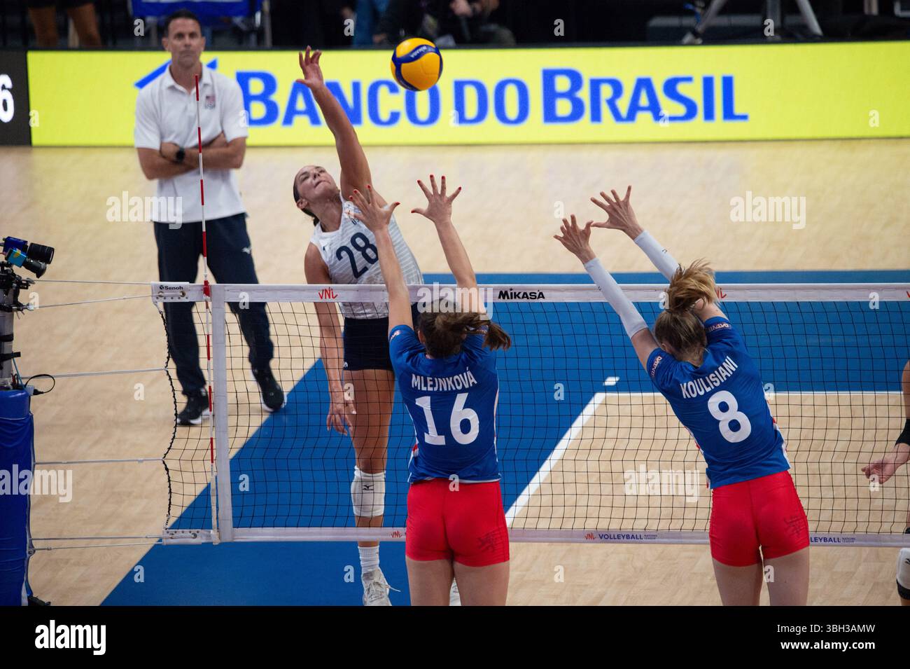 Rio De Janeiro, Brazil. 06th June, 2025. Logan Lednicky (USA), Michaela ...
