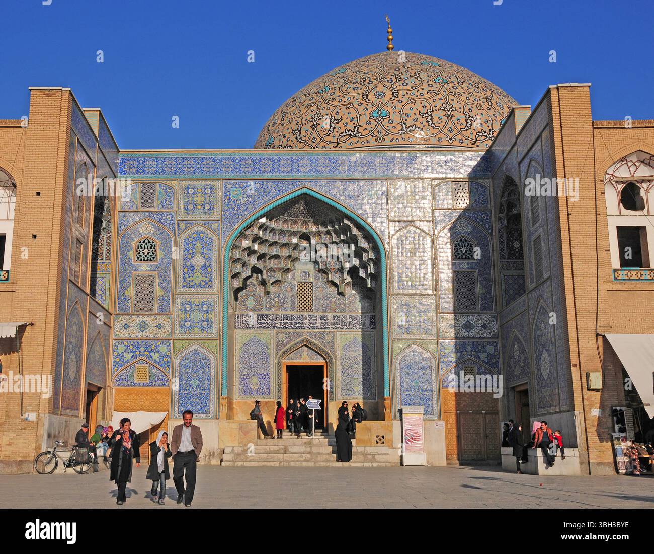 Sheikh Lutfullah Mosque, located in Isfahan, Iran, was built in the ...