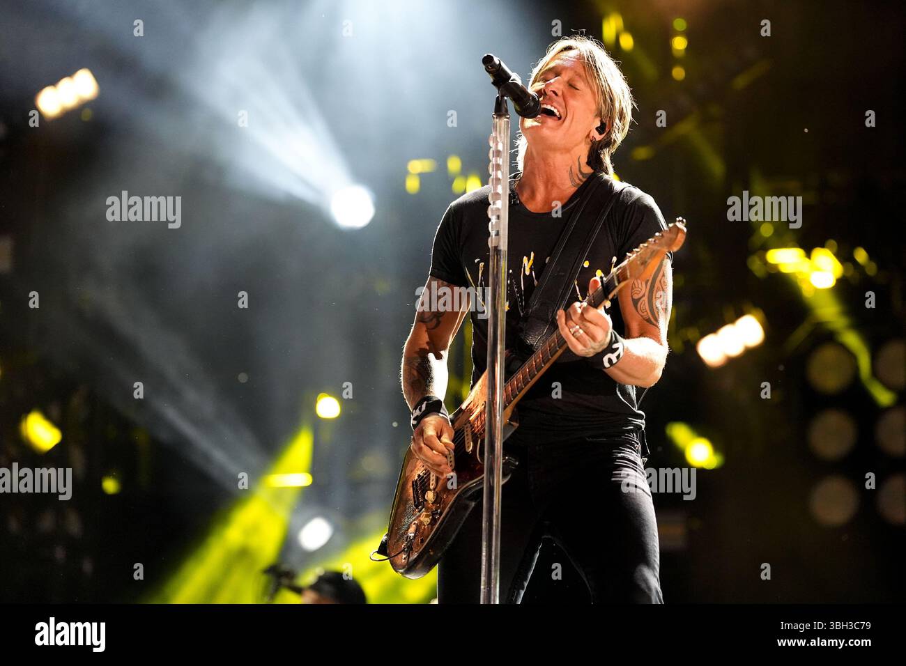 Nashville, United States. 07th June, 2025. Keith Urban performs on Day ...