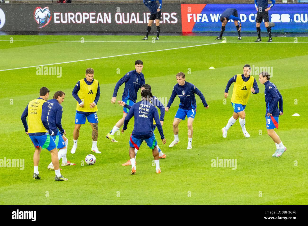 Oslo, Norway. 06th June, 2025. The players of Italy warm up for the ...