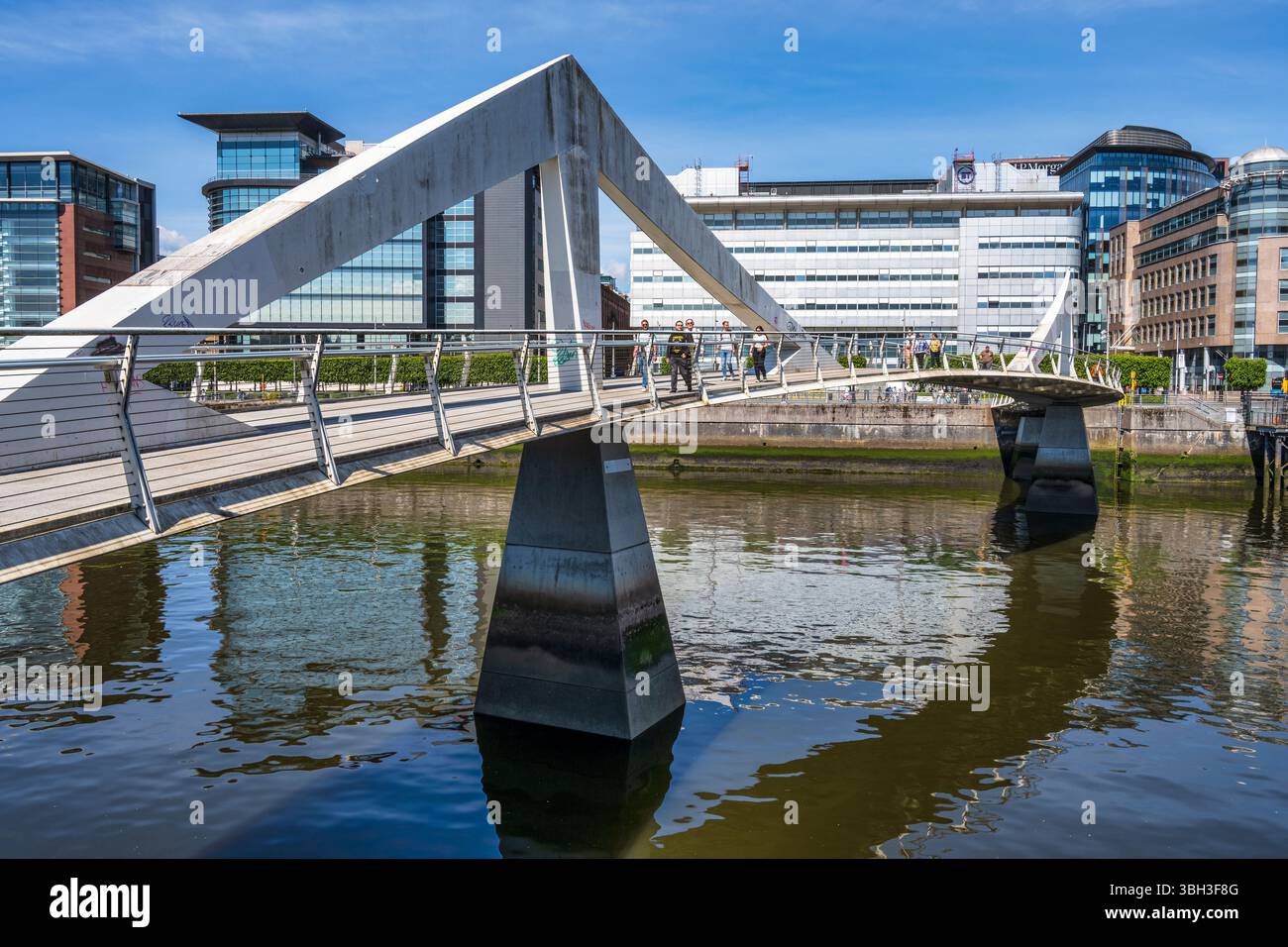 Tradeston Bridge, also known as the Squiggly Bridge, on the River Clyde ...