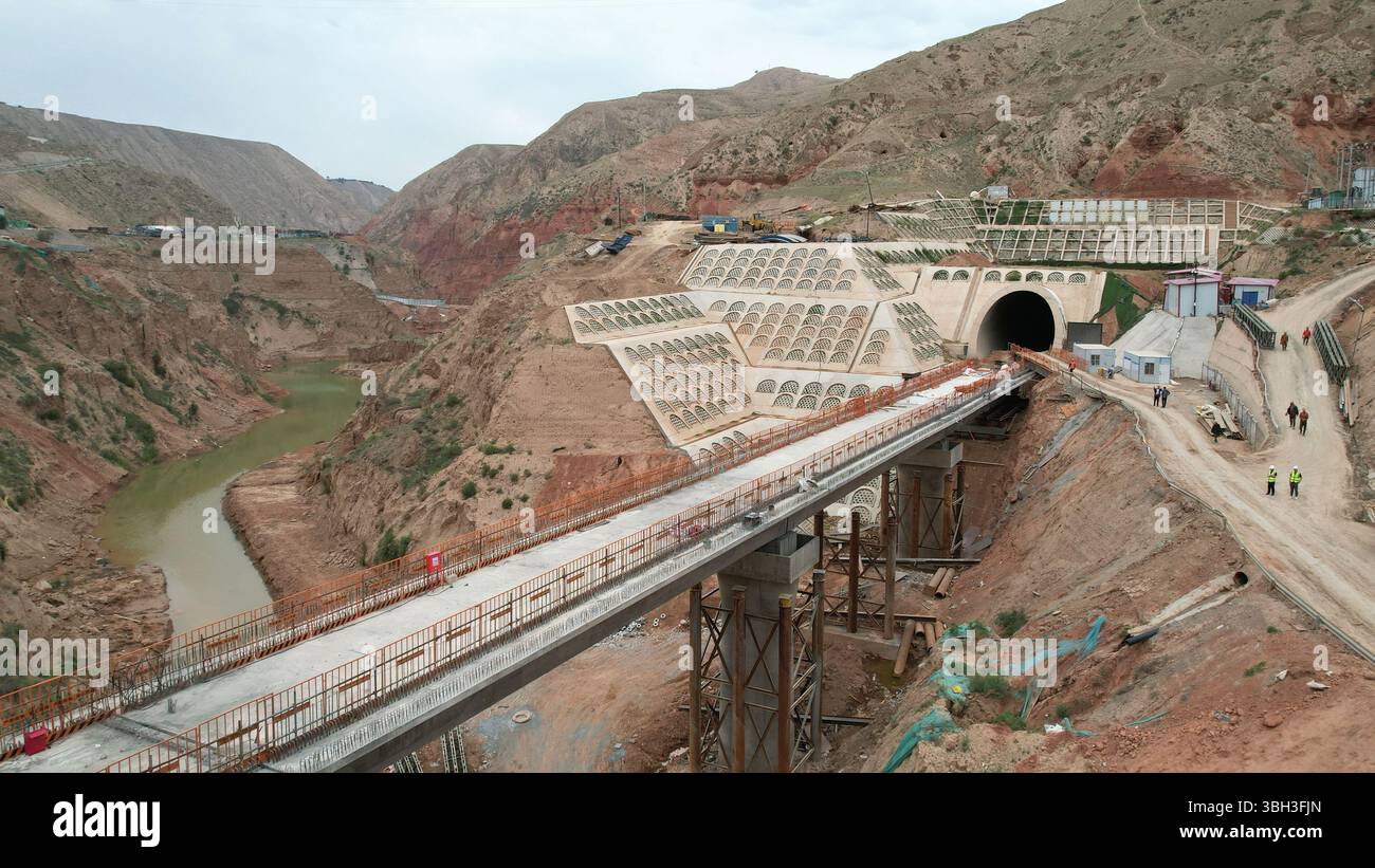 (250607) -- LINXIA, June 7, 2025 (Xinhua) -- An aerial drone photo ...