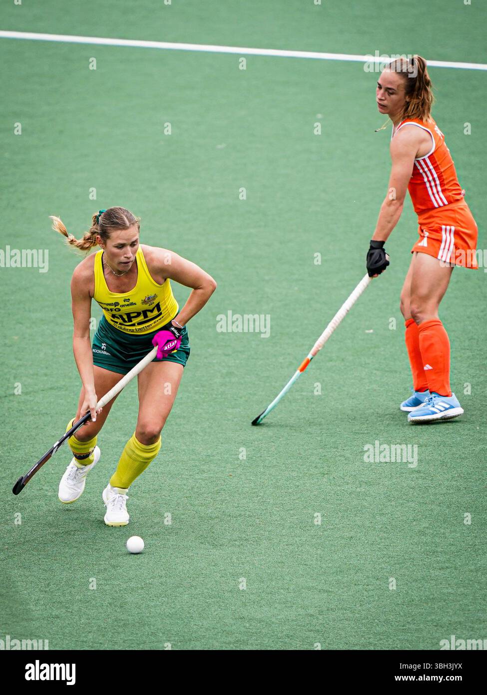 AMSTERDAM, NETHERLANDS - JUNE 7: Kaitlin Nobbs of Australia runs with ...