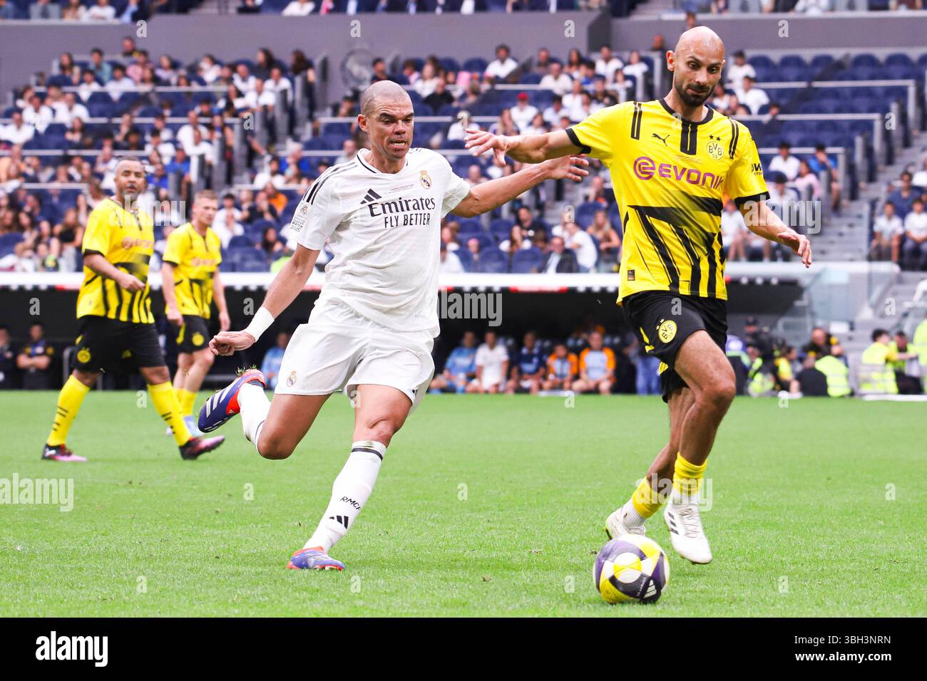 Corazon Classic soccer match Real Madrid legends vs Borussia Dortmund ...