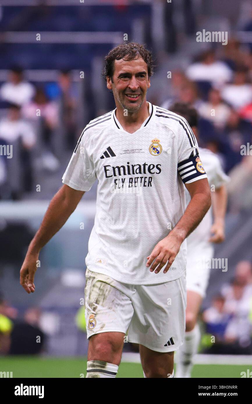 Corazon Classic soccer match Real Madrid legends vs Borussia Dortmund ...