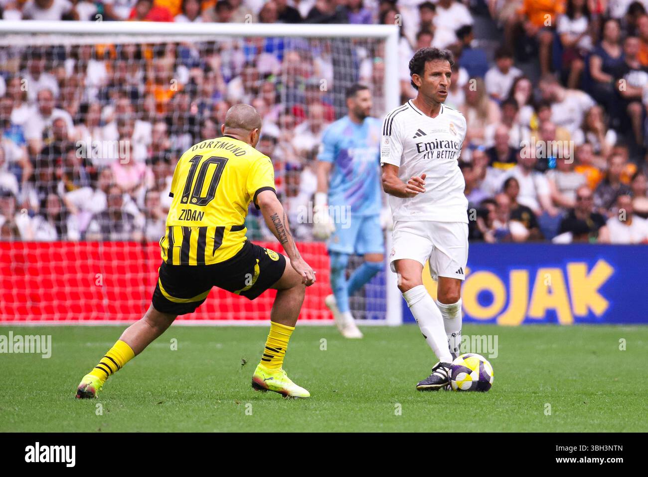 Corazon Classic soccer match Real Madrid legends vs Borussia Dortmund ...