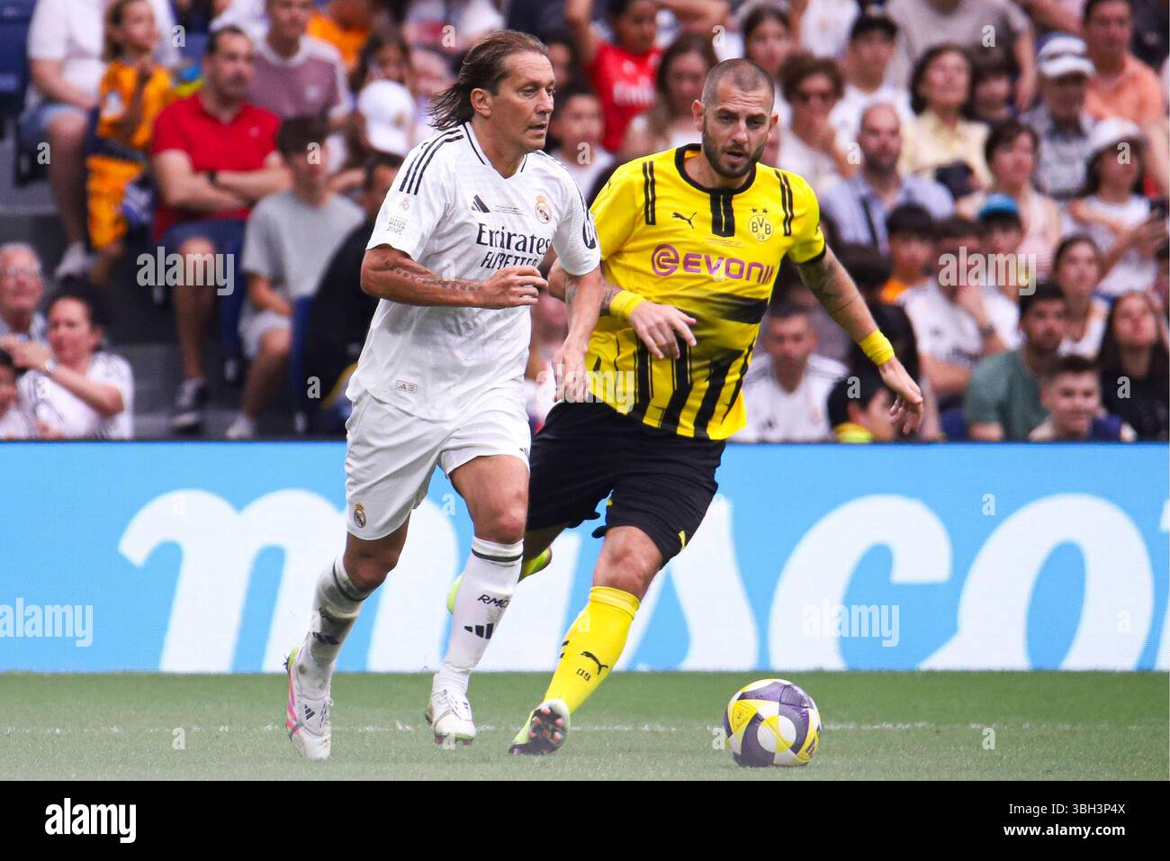 Corazon Classic soccer match Real Madrid legends vs Borussia Dortmund ...