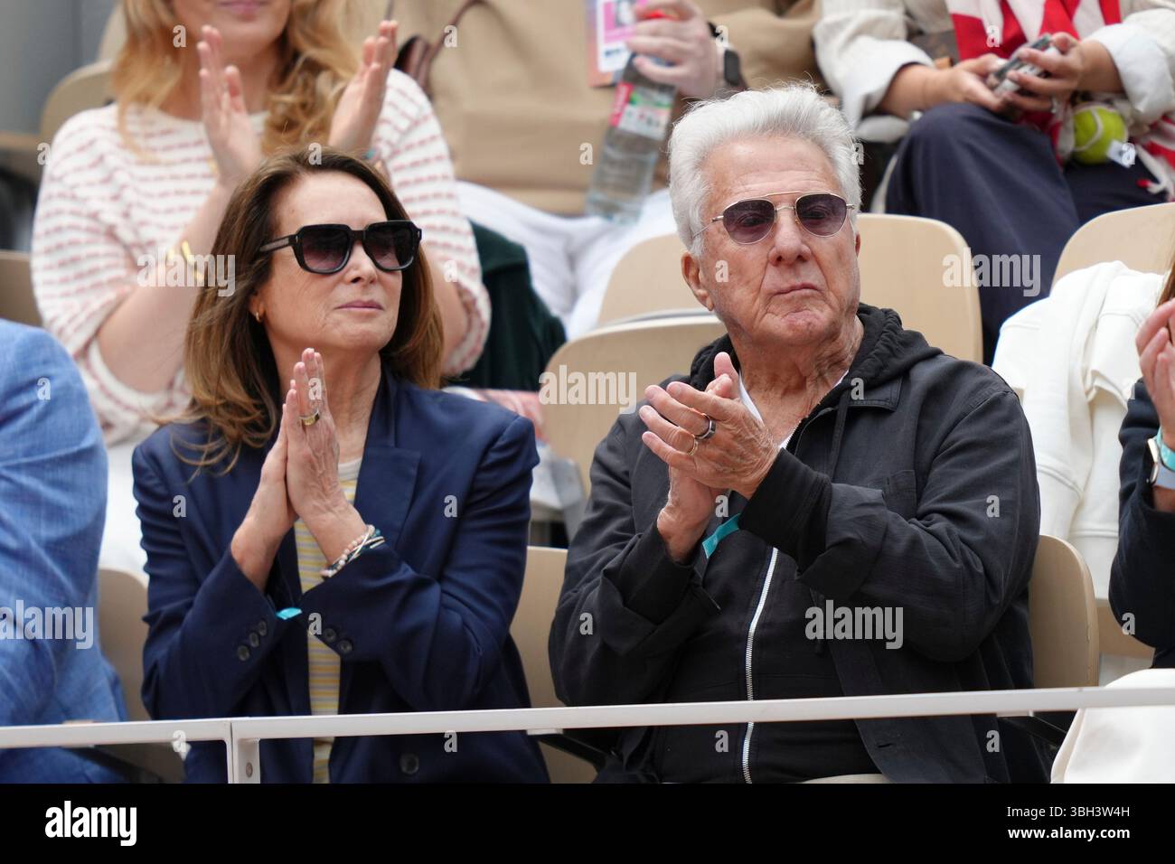 Actor Dustin Hoffman and his wife Lisa applaud during the final match ...