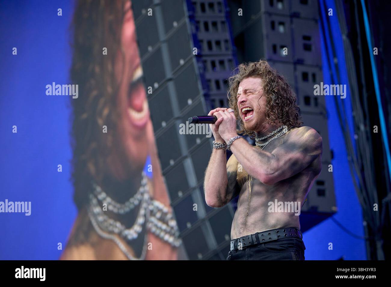 07 June 2025, Rhineland-Palatinate, Nürburg: Jonny Hawkins, lead singer ...