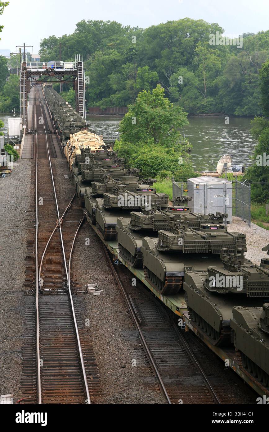 PRINCE GEORGE'S COUNTY, MD. JUNE 7: U.S. Army tanks and military ...