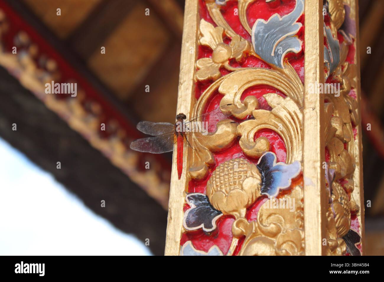 Ornate gold red temple hi-res stock photography and images - Alamy