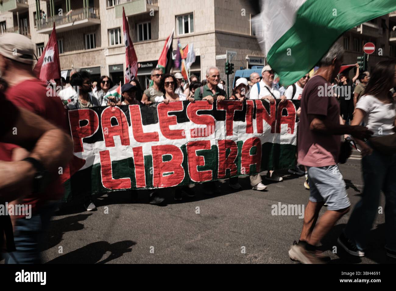 Rome, pro-Palestine demonstration organized by the main left-wing ...